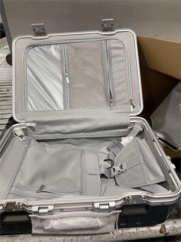 Vista Auction - Carry On Luggage with Spinner Wheels, 8010S Aluminum ...